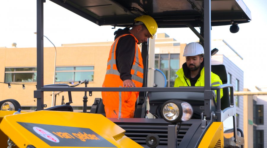 Sustainable future with electric paving - The SD1800W e • Dynapac ...