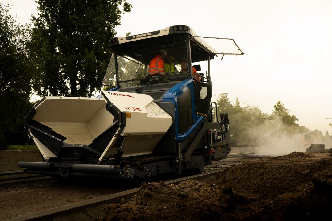 Smooth Debut for First All-Electric Highway-Class Paver SD25 80C e in ...