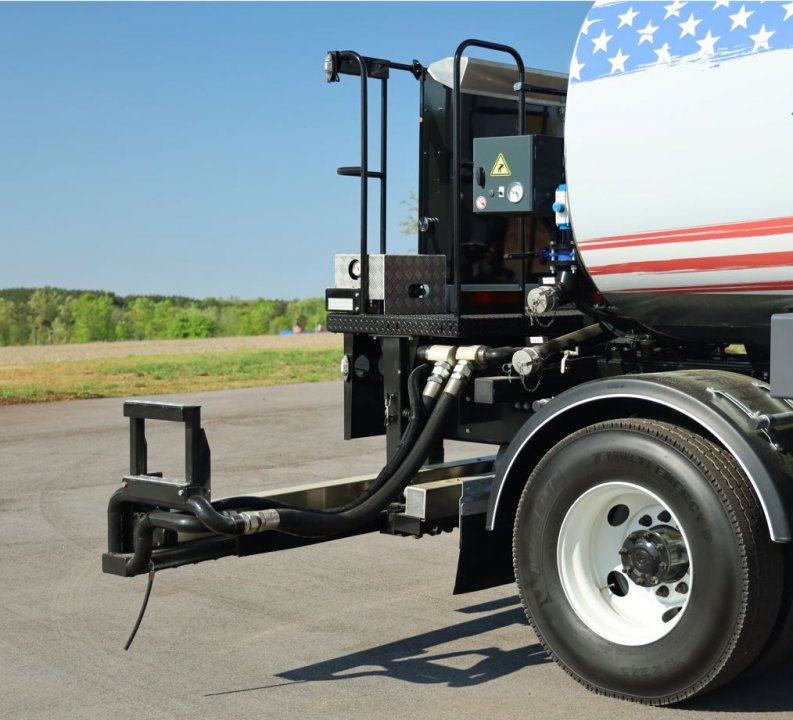 Dynapac Introduces the DT1000 and DT2000 Distributor Trucks • Dynapac ...