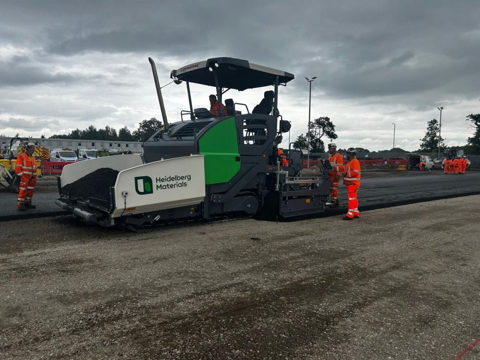 Dynapac UK commissioned a SD2500CS to Heidelberg Materials Contracting ...
